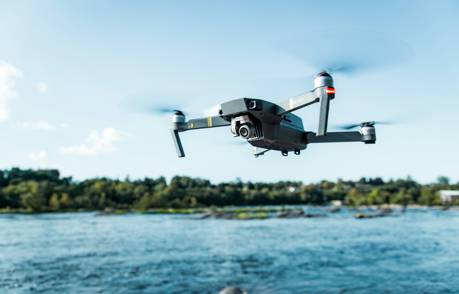 Οι ΗΠΑ λένε ότι κατέρριψαν δυο drones του Ιράν - Dnews