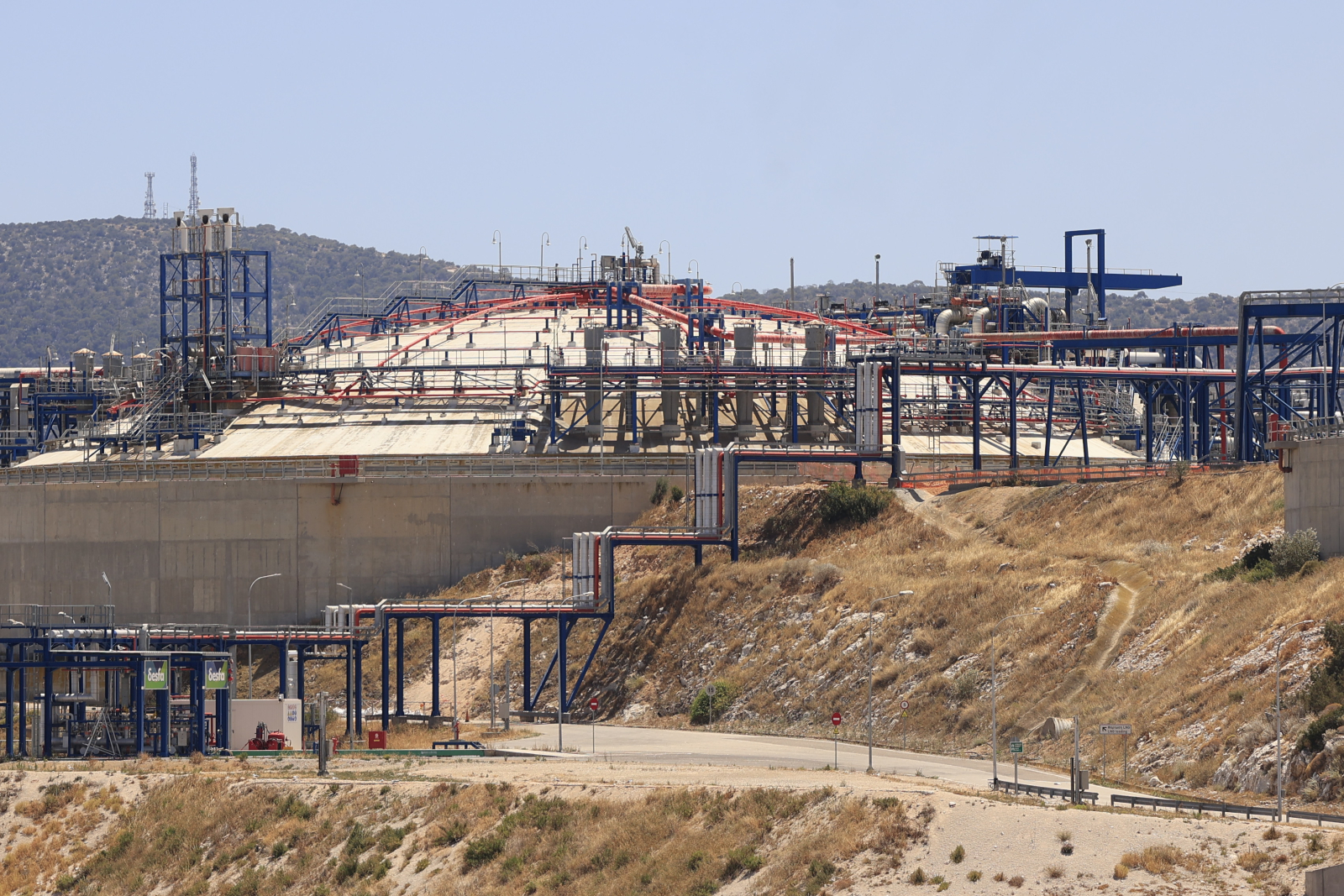 The Vertical Gas Corridor: Europe’s LNG Gateway Struggles for Long-Term ...
