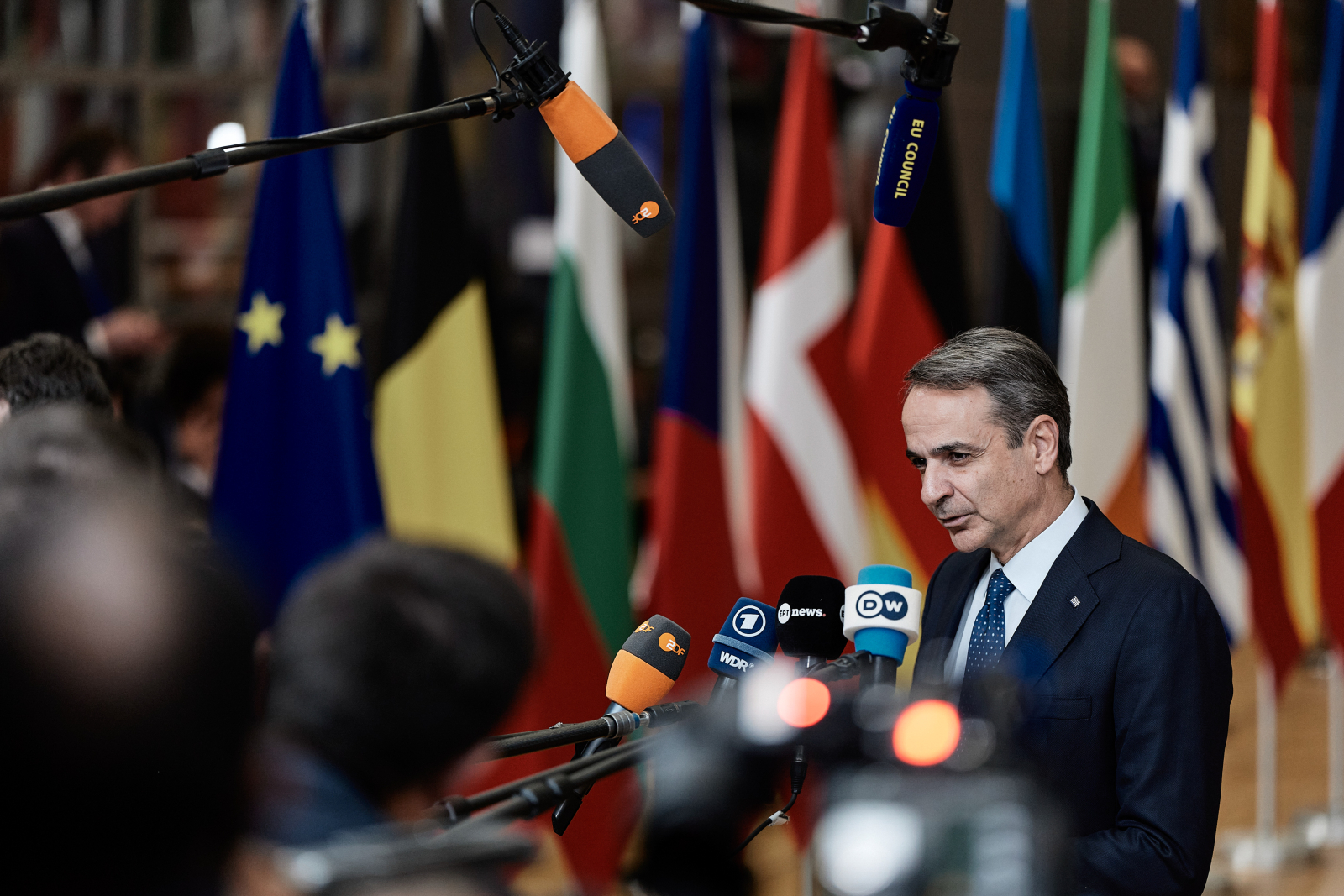 Με το νέο Σύνταγμα δεν θα μπορούσε να ληφθεί η απόφαση για τα δάνεια ...