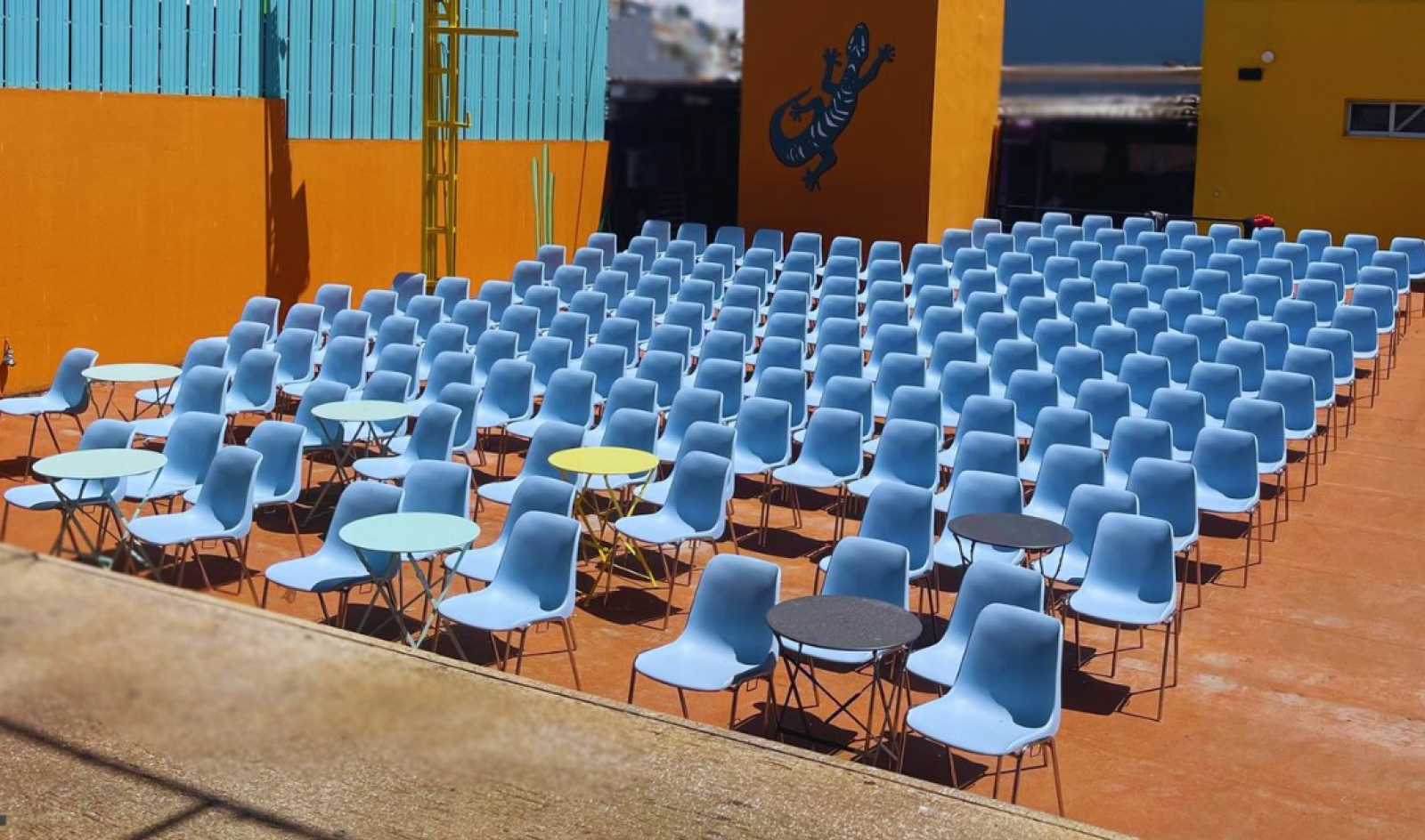 Το θέατρο Λαμπέτη ανοίγει την ταράτσα του για παραστάσεις και συναυλίες - Οι πρώτοι καλλιτέχνες ...