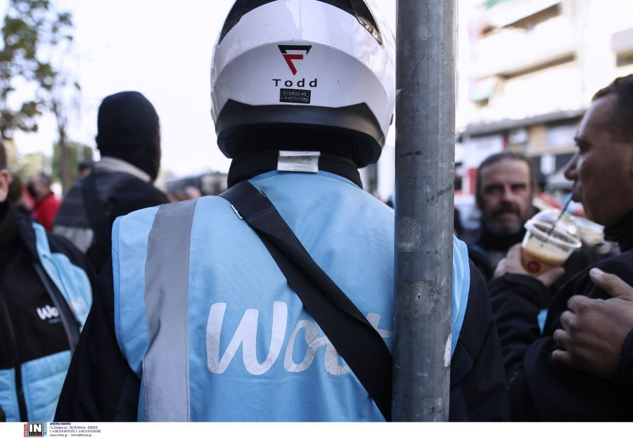 Έπεσαν πρόστιμα σε efood και Wolt, έστειλαν ντελίβερι στους 40+ βαθμούς... στην επιθεώρηση ...