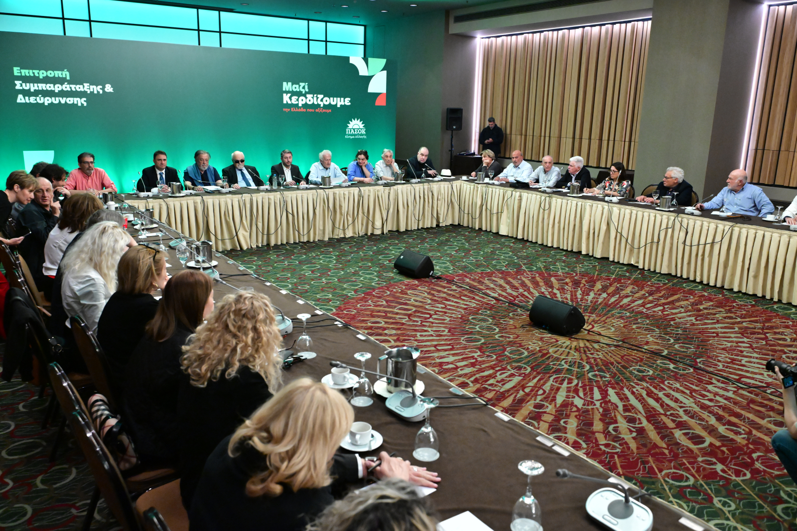 ΠΑΣΟΚ: Τα 29 νέα μέλη της Επιτροπής Διεύρυνσης – Μεταξύ αυτών και 4 ...